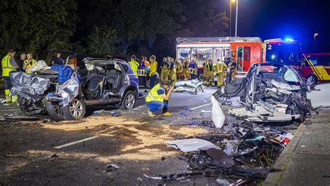 Hannover Drei Tote Und Drei Schwerverletzte Bei Autounfall Panorama