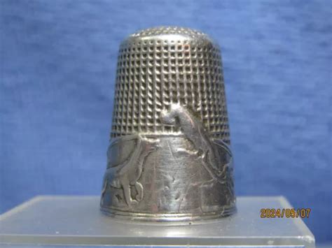 ANCIEN DÉ À Coudre en Argent Massif Le Corbeau et le Renard EUR 65 00