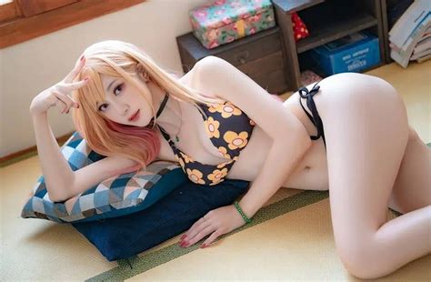 Sono Bisque Doll Cosplayer recria Marin Kitagawa em seu maiô AnimeNew