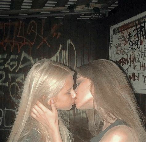 Lesbian Hot Cute Lesbian Couples Lesbian Pride Lesbians Kissing