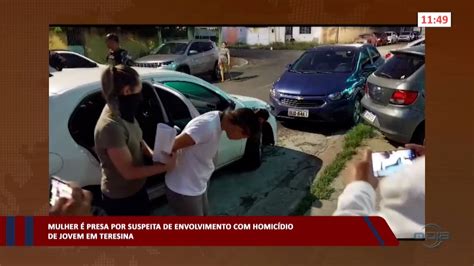 Mulher é presa por suspeita de envolvimento homicídio de jovem em