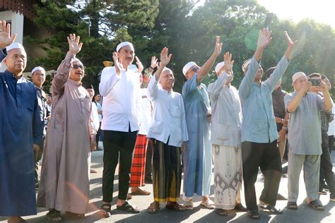Bupati Banjar Melepas Keberangkatan Kloter Pertama Jemaah Haji