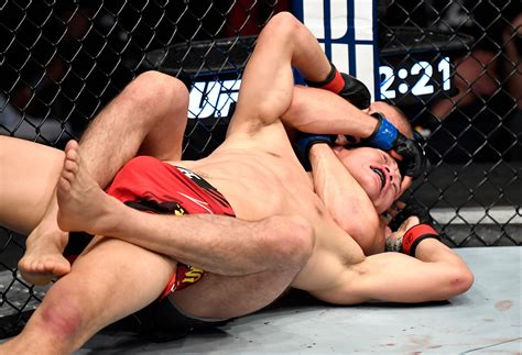 Watch Khamzat Chimaev Chat With Dana White MID FIGHT While Holding Li