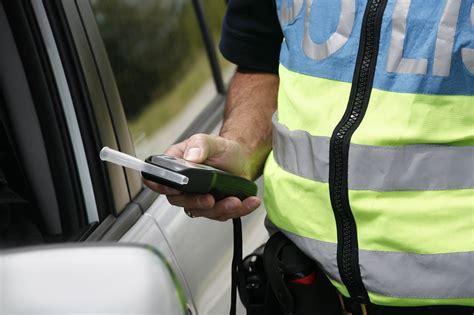 Lkw Fahrer verursacht Unfälle auf B293 bei Bretten Mit 3 5 Promille im