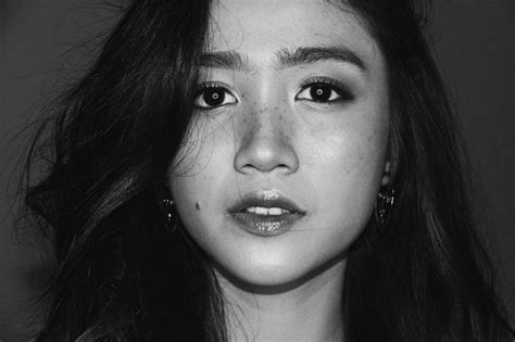 Pesona Alami 10 Potret Artis Yang Punya Tahi Lalat Di Wajah