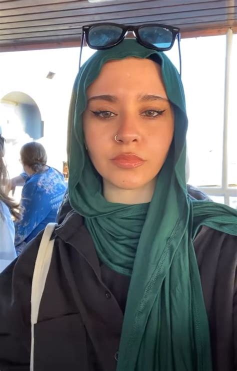 salma uD83C uDDF5 uD83C uDDF8 adlı kullanıcının hijab panosundaki Pin