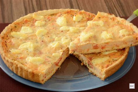 Torta cremosa de palmito requeijão para uma refeição especial
