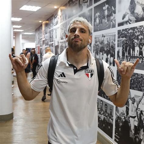 São Paulo Calleri mostra boa recuperação de lesão