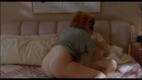 Bette Midler Nuda 30 Anni In Scenes From A Mall