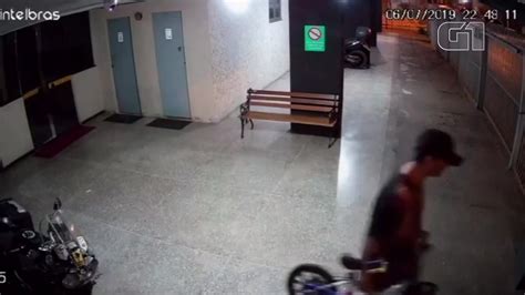 VÍDEO homem invade prédio e furta bicicleta infantil no DF Distrito