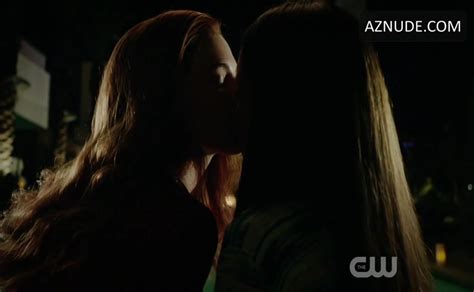 Bridget Regan Lesbian Scene In Jane The Virgin Aznude