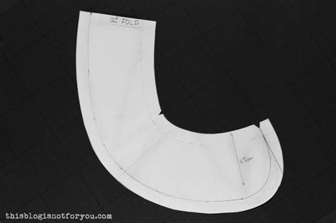 Hacer la capa Cómo hacer un cuello Peter Pan para tu capa Coser el