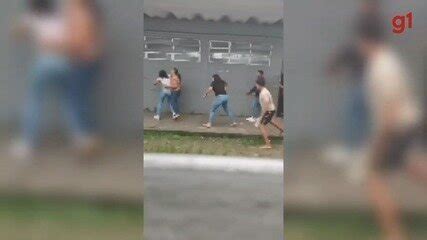 Alunas são filmadas brigando em escola estadual no litoral de SP VÍDEO