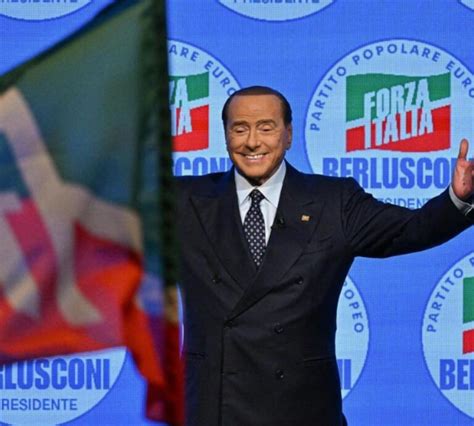 Perché Maria De Filippi era vestita di bianco Funerali di Silvio