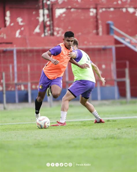 Duo Bek Andalan Persik Kediri Absen Saat Jamu Psm Makassar