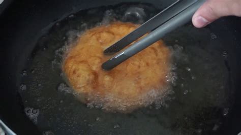 Langosi cu smantana si usturoi Sour cream garlic lάngos Lazar s
