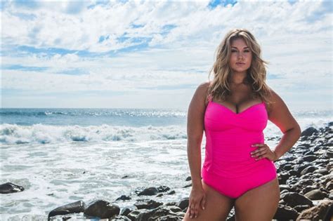 How To Choose Flattering Plus Size Swimwear