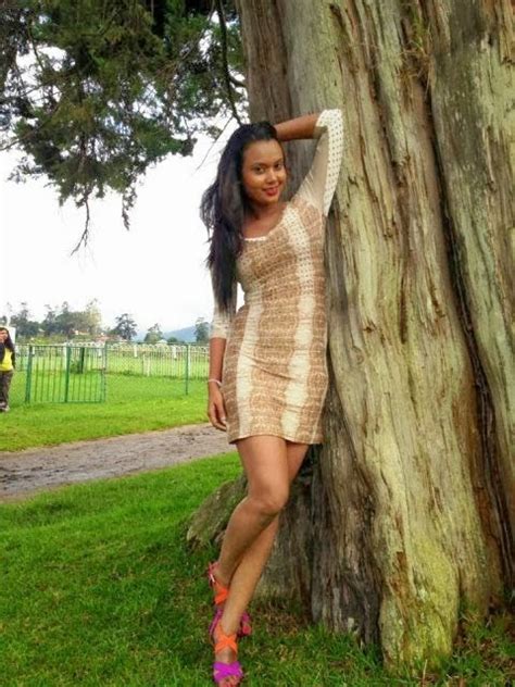 Sri Lankan Hot Model Gayesha Perera Actress And Model Cristmas Fashion