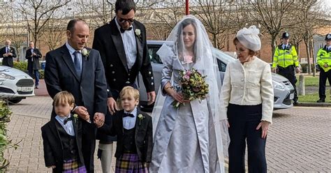 Julian Assange y su ex abogada tuvieron su boda en la cárcel La