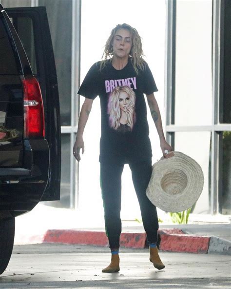 Thiên thần Victoria s Secret Cara Delevingne Hiện tượng tiên phong