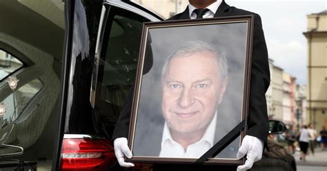 Pogrzeb Jerzego Stuhra Legendarnego aktora żegnają tłumy rodzina