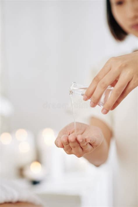 Therapist Warming Massage Oil Stock Image Image Of Lifestyle Selective 177297631