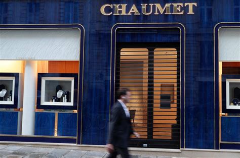 Insólito robo en pleno París 3 millones de euros en joyas huida en