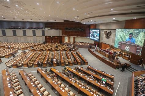 Foto Banyak Kursi Kosong Begini Suasana Rapat Paripurna Dpr Bahas