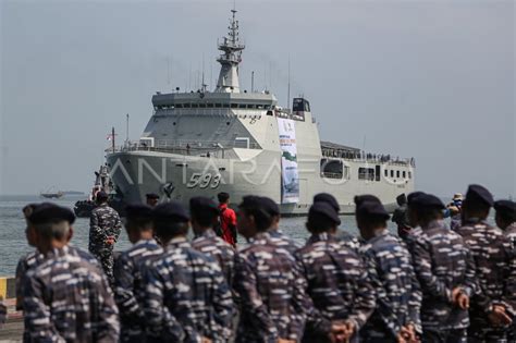 Pemudik Gratis Kapal Perang TNI AL Tiba Di Semarang ANTARA Foto