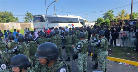 Policías federales agreden a migrantes y periodistas en estación Siglo