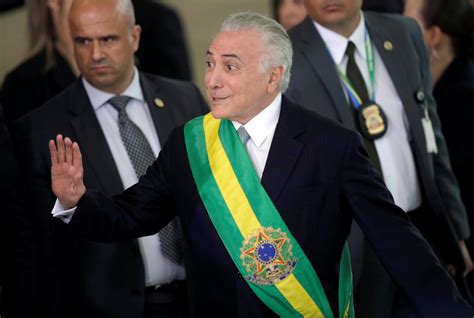 Bolsonaro toma posse como presidente da República 01 01 2019 UOL