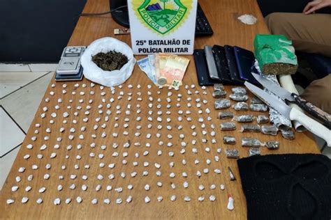 PM prende 3 pessoas 223 pedras de crack maconha e cocaína no