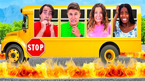 LULTIMO CHE ESCE DALLO SCUOLA BUS VINCE 1000 CHALLENGE YouTube