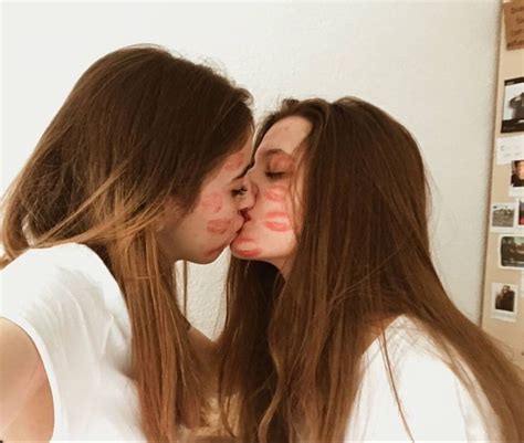 Lesbian Hot Cute Lesbian Couples Lesbian Pride Lesbians Kissing