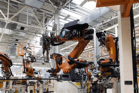 Ventajas Y Desafios Del Uso De Robots Con IA En La Manufactura