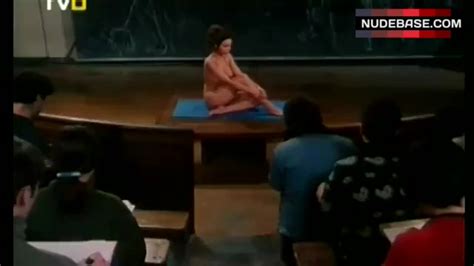 Claire Keim Nude Modeling Le Juge Est Une Femme Nudebase