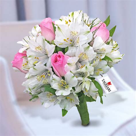 Buquê de Noiva Para Civil Astromélias Brancas e Rosas Cor de Rosa