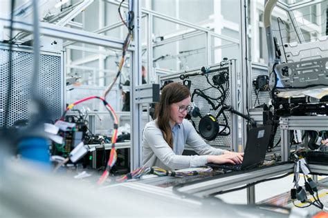 Automatyzacja produkcji czym jest i jakie są jej korzyści