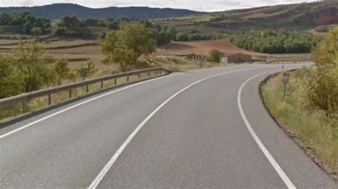 Muere un motorista al colisionar con un turismo que invadía su carril