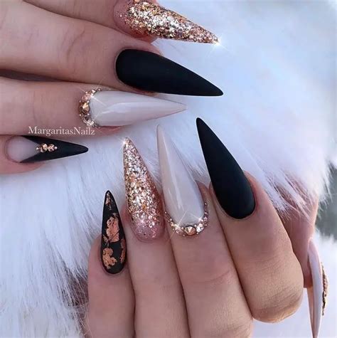 37 Mejores Diseños de Uñas en Negro que te van a Encantar 2020