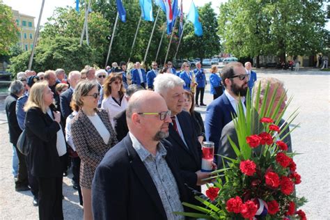 Polaganjem vijenaca obilježen Dan pobjede nad fašizmom Riportal
