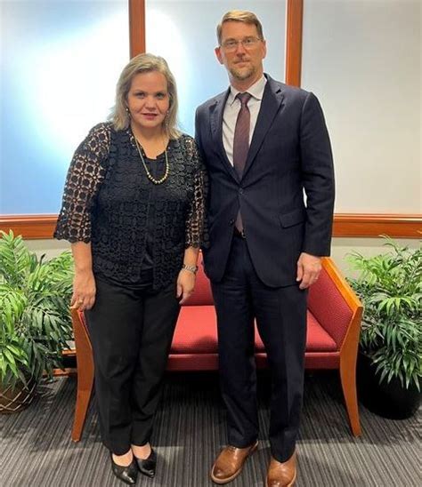 Lilian Samaniego Ya Estuvo Reunida Con Mark Wells El Subsecretario Los