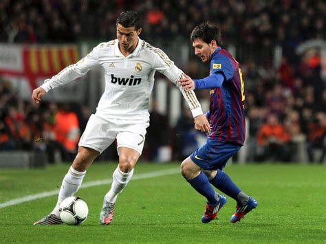 Messi Vs Ronaldo Wallpapers Hd Wallpaper Cave