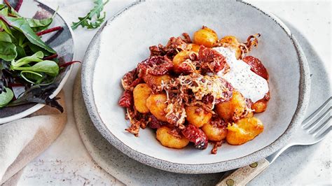 Ragu på lammfärs med gnocchi vitlöksyoghurt recept Allt om Mat