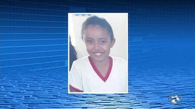 AB TV 1ª Edição Criança morre após colocar cabeça para fora de
