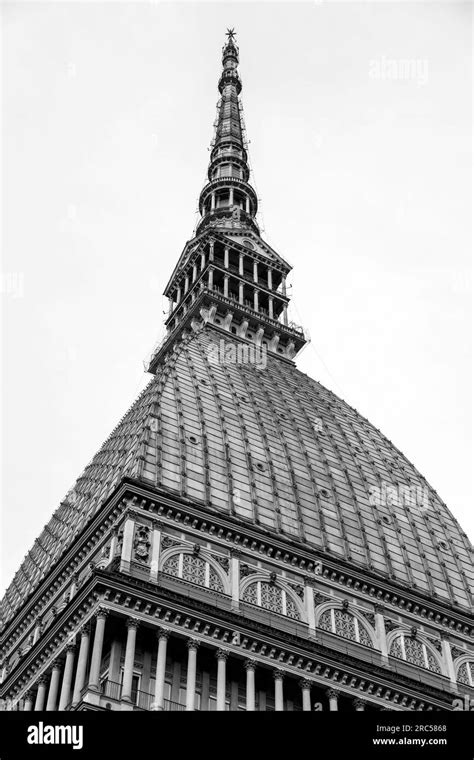 El Mole Antonelliana un importante edificio emblemático de Turín
