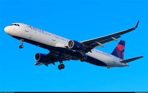 N106DN Delta Air Lines Airbus A321 211 WL Photo By Marc Charon ID