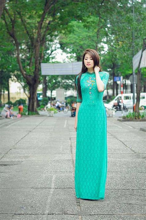 Màu Áo Dài Trơn Đẹp Sắc Xanh Ngọc Bích Nổi Bật Trên Nền Vải Mazda