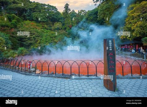 Beppu Japón 25 2022 de noviembre Aguas termales Chinoike Jigoku en