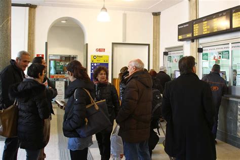 Treno Freddo E In Ritardo Pendolari Al Gelo